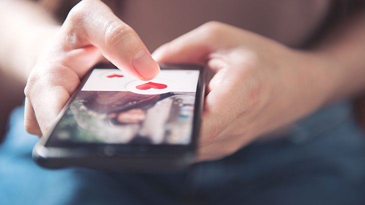 Aussies lose millions to romance scams every year | Reviews.org