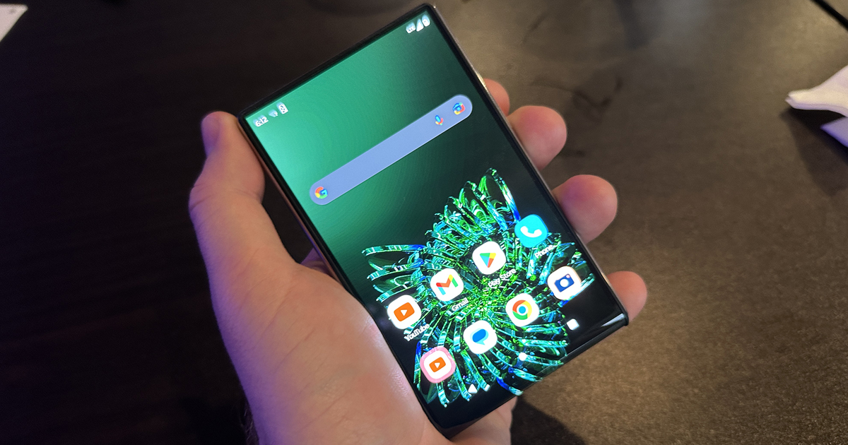 Hands-on with Motorola Rizr rollable concept phone | Reviews.org