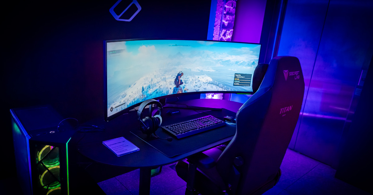 Hands-on with the Samsung Odyssey Neo G9 | Reviews.org