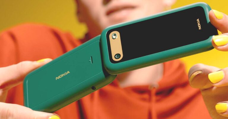 Flip phones in Australia compared: Starting at $99 | Reviews.org AU