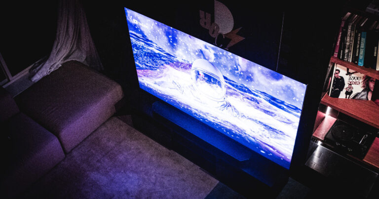 Hands-on review with the Samsung QN900D Neo QLED 8K TV | Reviews.org