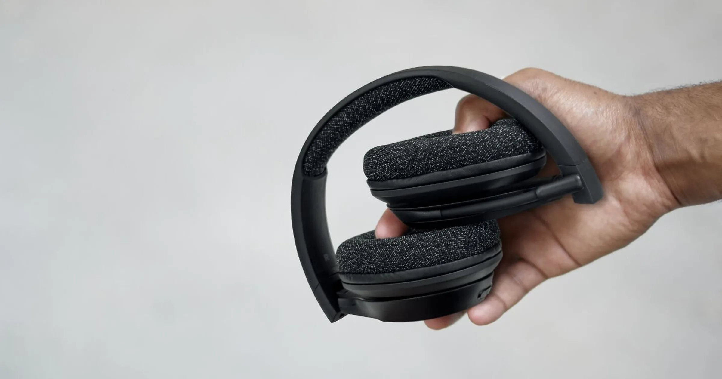Belkin SoundForm Adapt headset review: Lightweight listening | Reviews.org